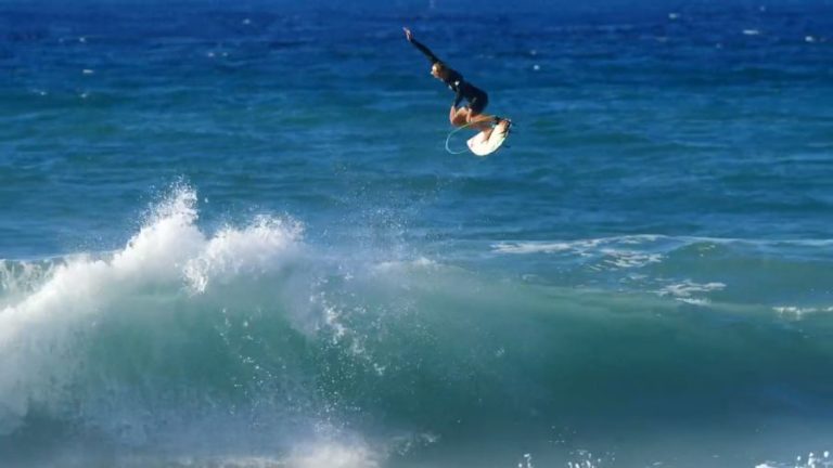 オアフ島ノースショア若手スターのルーク・スワンソン！フリーサーフ動画 | サーフィン動画ニュース World Surf Movies